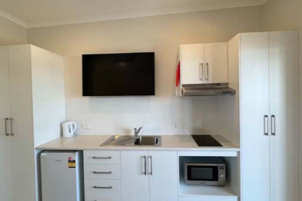 Superior Elevated Studio Cabin | Discovery Parks - Geelong Caravan ...