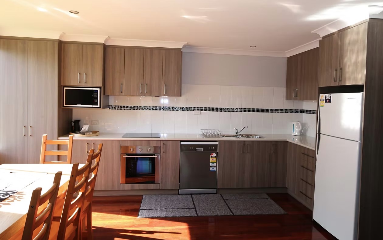 The Lodge | Fontys Pool & Caravan Park | G'day Parks