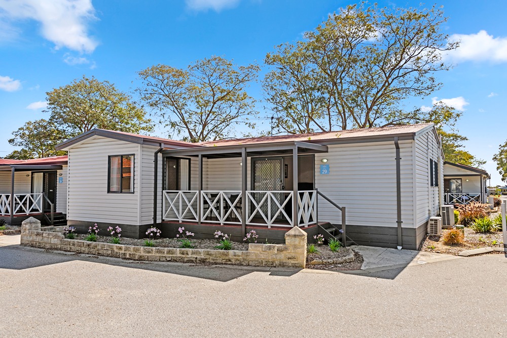 Deluxe 2 Bedroom Cabin | G'day Parks