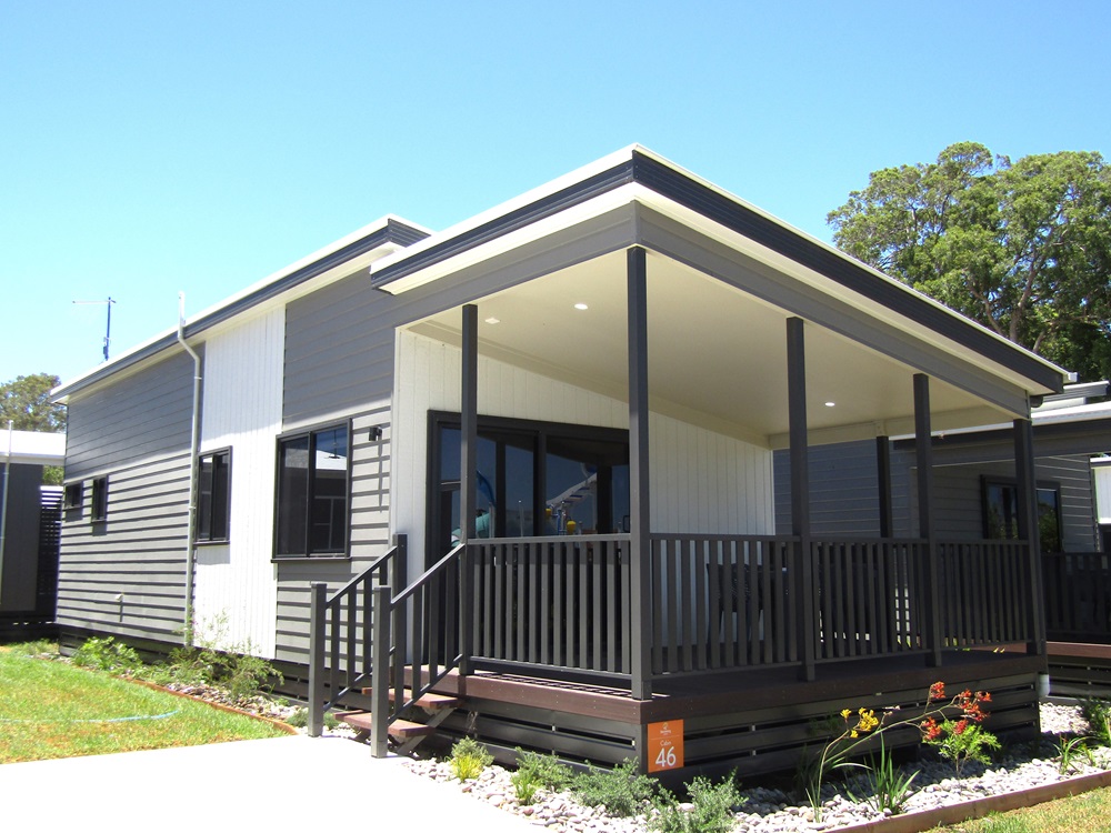 Deluxe 2 Bedroom Cabin - Sleeps 6 | Discovery Parks - Forster | G'day Parks