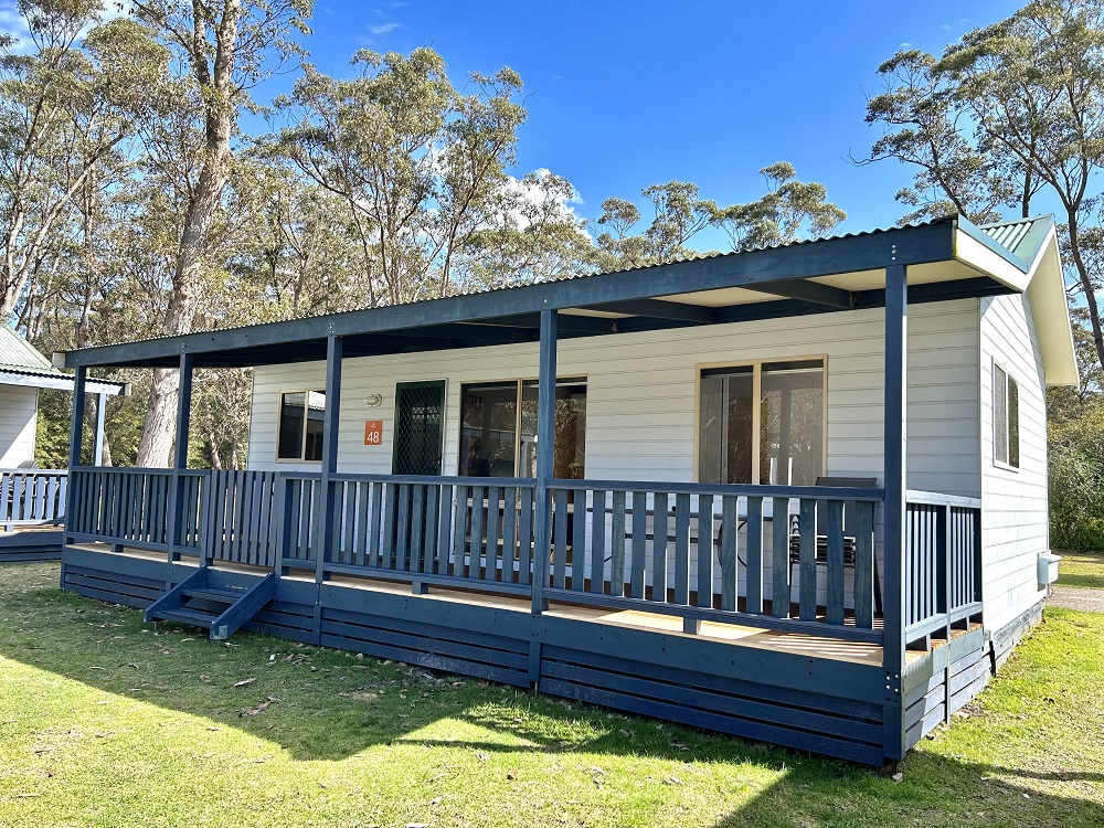 Standard 2 Bedroom Cabin - Sleeps 4 - Pet Friendly | Discovery Parks ...