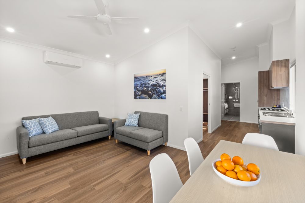 Deluxe 2 Bedroom Accessible Cabin - Sleeps 4 | Discovery Parks - Clare ...